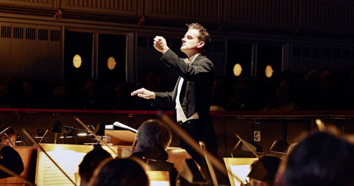 Le chef d'orchestre Philippe Jordan est acclamé par le public pour sa ...